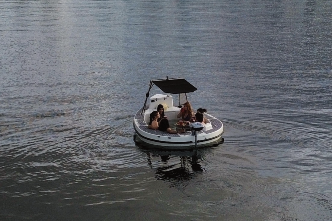 Discover the Healing Powers of Hot Tub Boating in Seattle