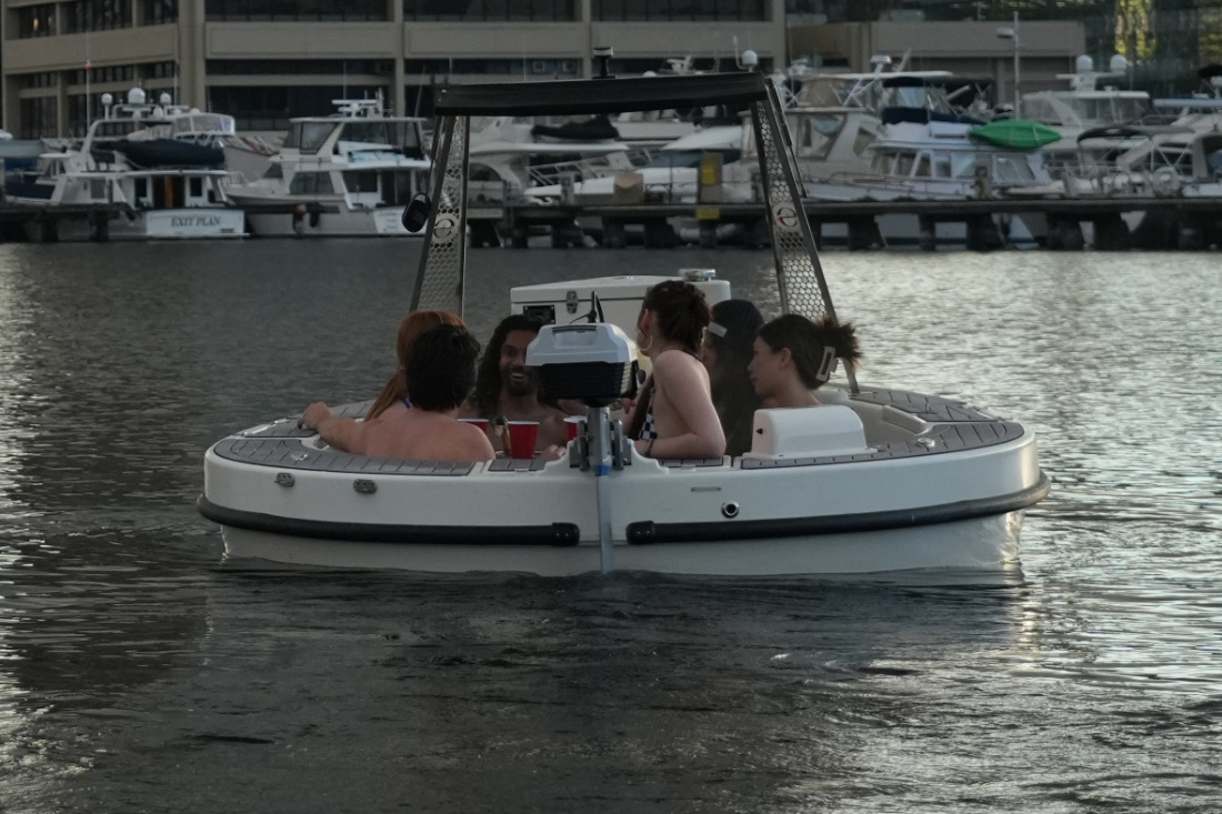 How to Stay Warm and Relaxed on the Lake All Season Long | Lux Hot Tub Boat